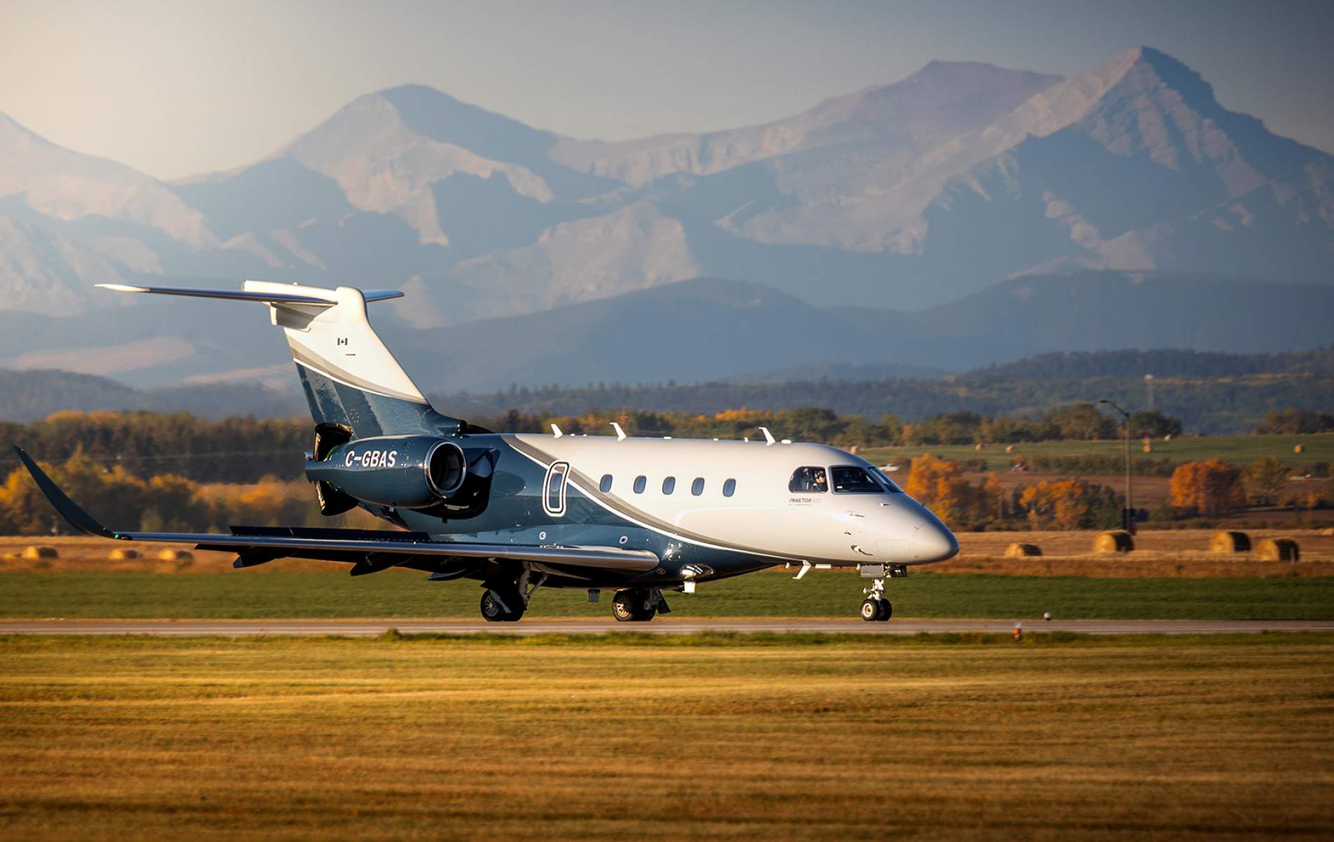 Embraer Praetor 500 Mid-Size Private Jet | AirSprint