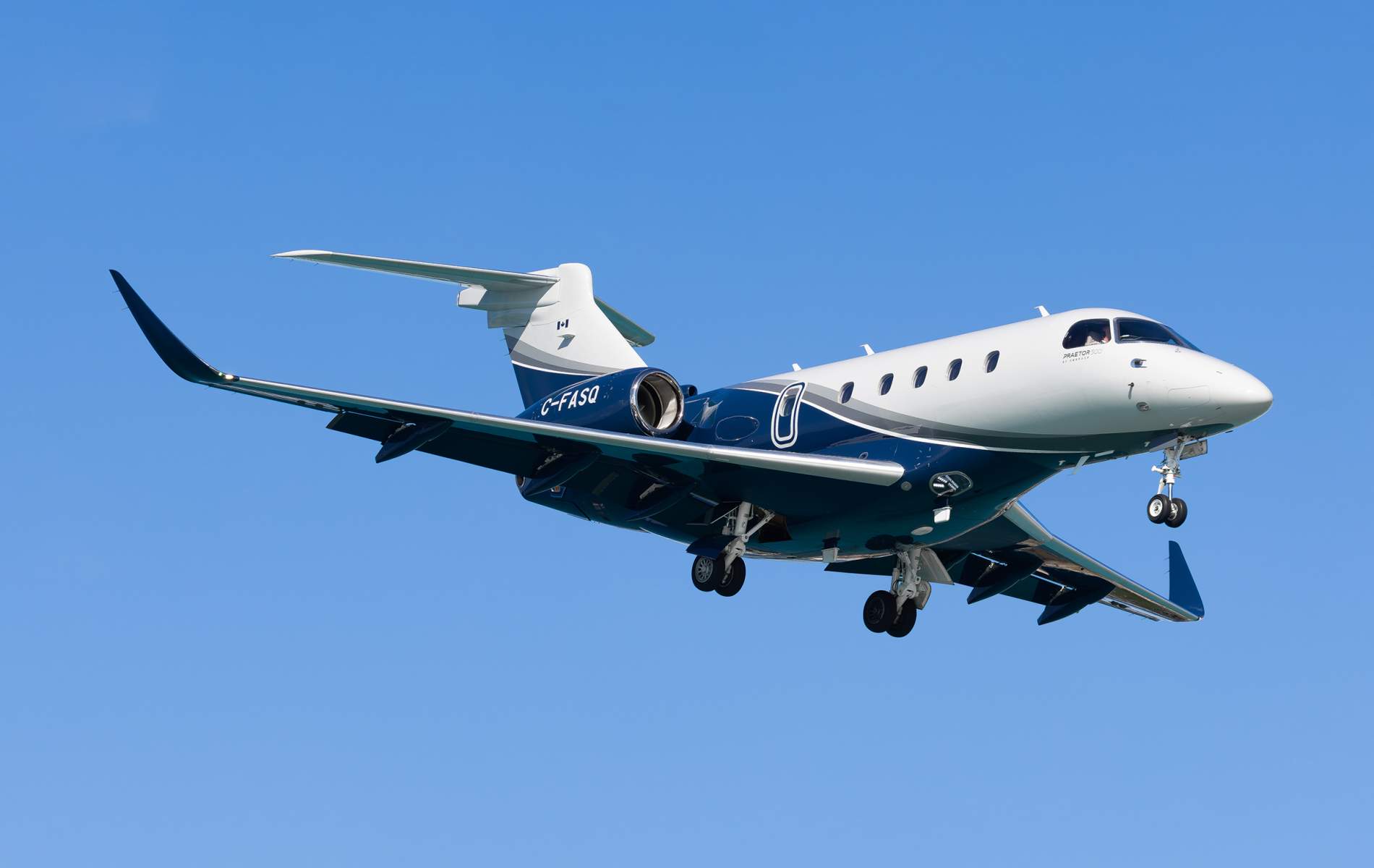 Embraer Praetor 500 Mid-Size Private Jet | AirSprint