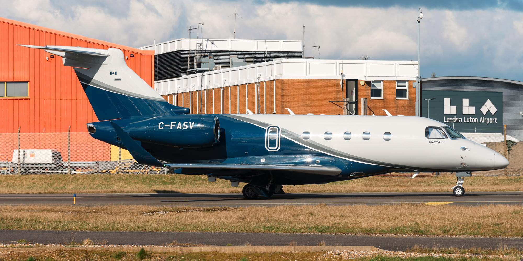 Embraer Praetor 500 Mid-Size Private Jet | AirSprint