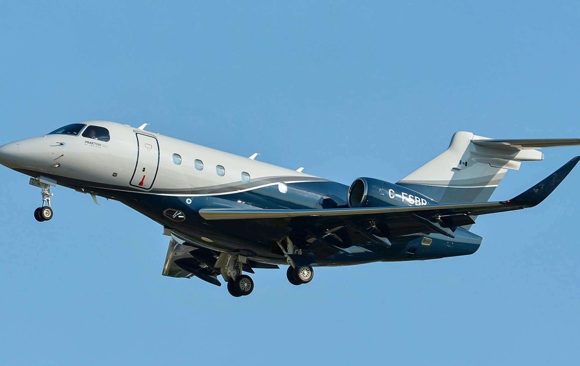 Embraer Praetor 500 Mid-Size Private Jet | AirSprint