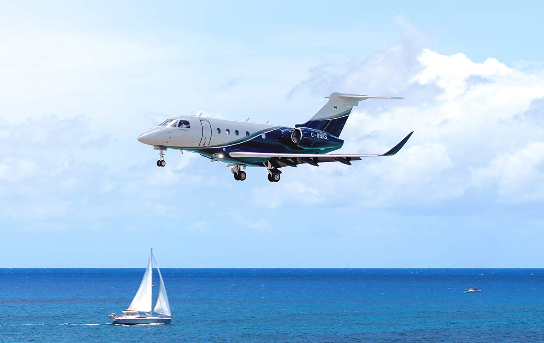 Embraer Praetor 500 Mid-Size Private Jet | AirSprint