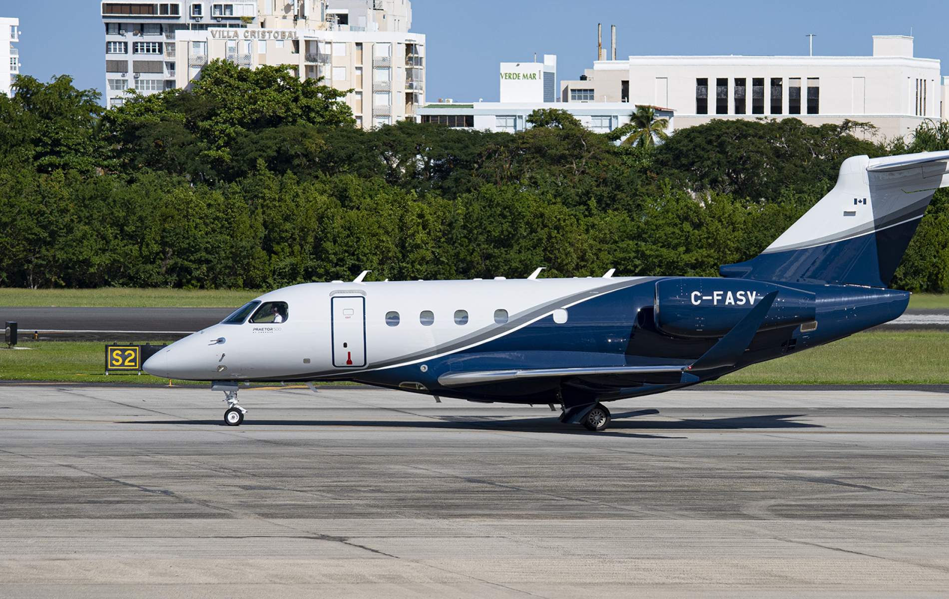 Embraer Praetor 500 Mid-Size Private Jet | AirSprint