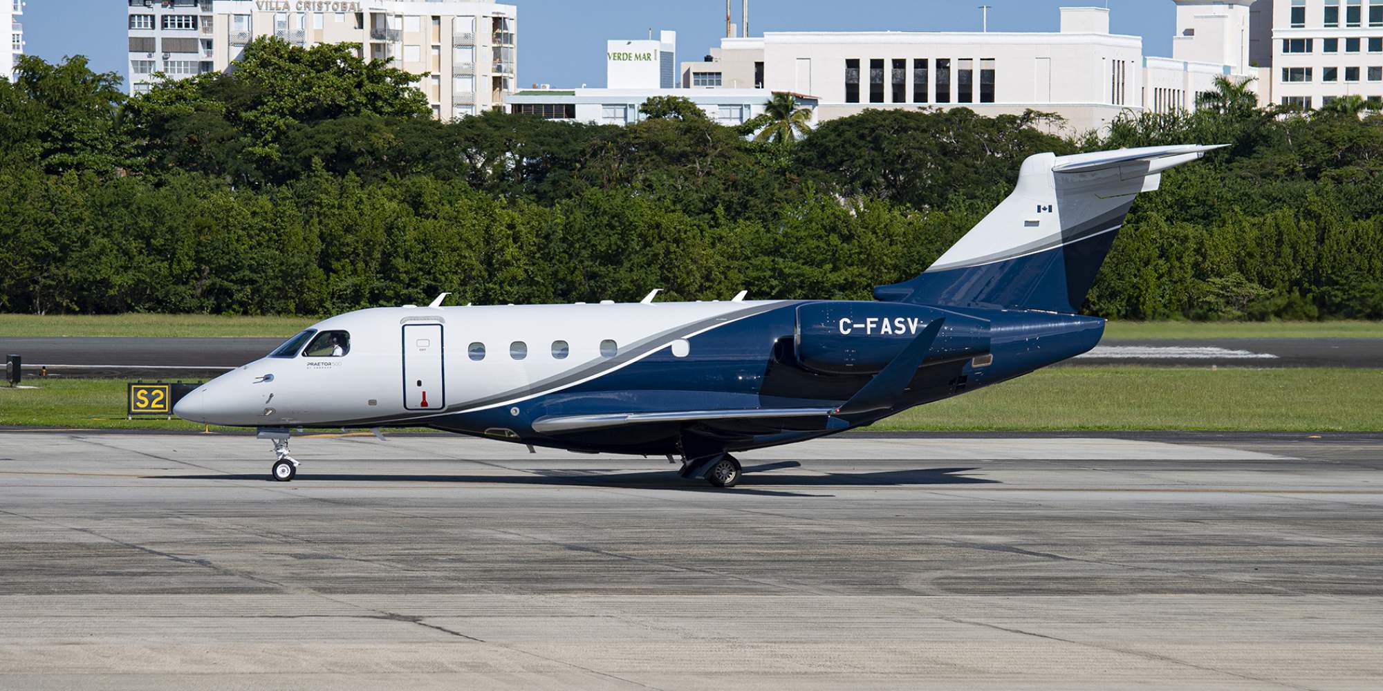 Embraer Praetor 500 Mid-Size Private Jet | AirSprint
